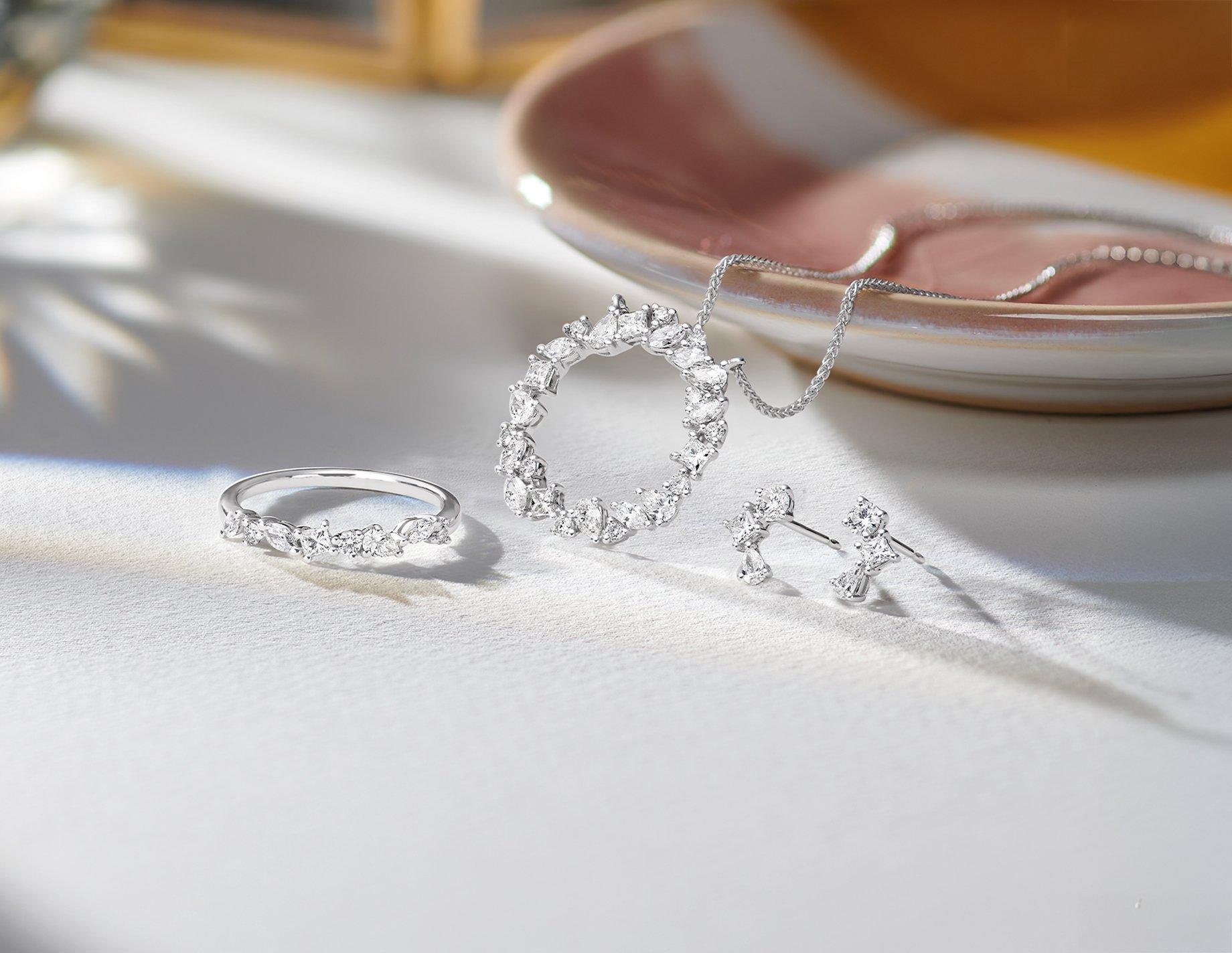 Wedding Rings His Hers Wedding Ring Sets Wedding Bands Beaverbrooks